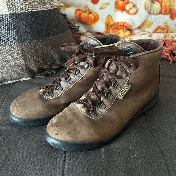 Vasque | Shoes | Vintage Made In Italy Mens Sundowner Hiking Boots Size ...